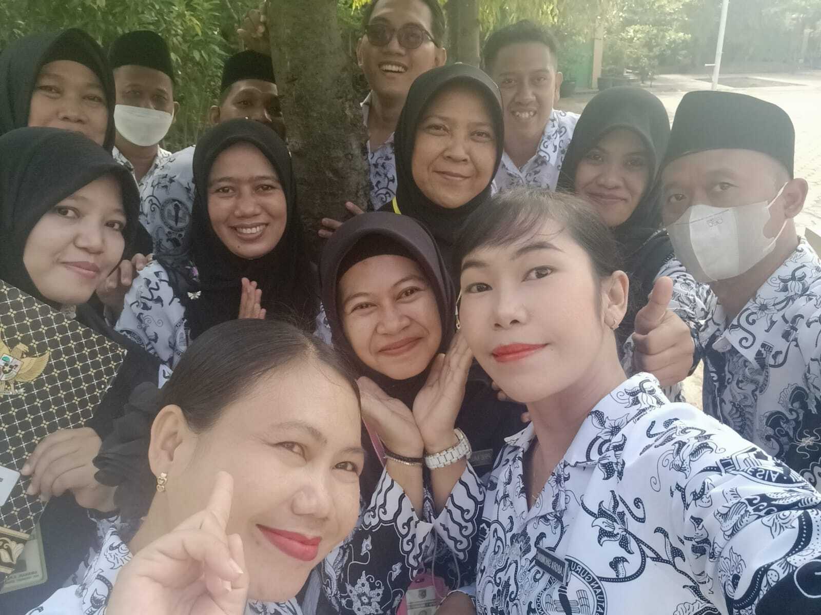 MOMEN SERU DAN HARU SPENSA RAYAKAN HARI GURU
